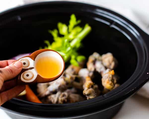 Easy Crockpot Bone Broth Recipe (Slow Cooker Method) – Fit Mama Real Food