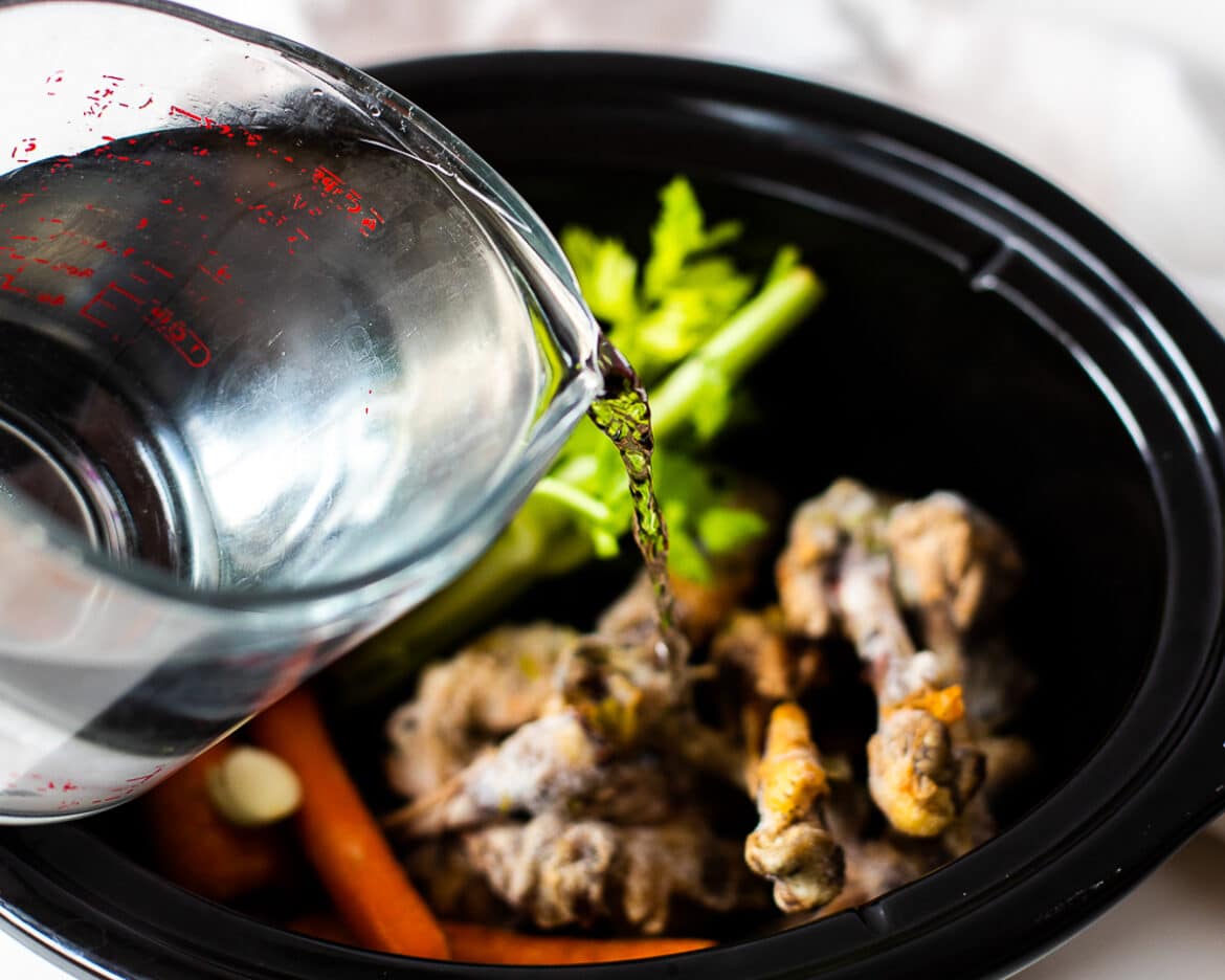 Easy Crockpot Bone Broth Recipe (Slow Cooker Method) – Fit Mama Real Food