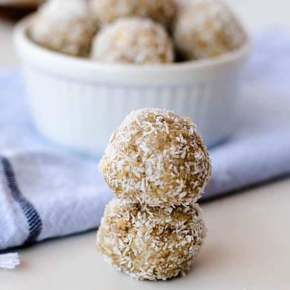 Easy Coconut Balls Recipe - Healthy No Bake Snowballs! – Fit Mama Real Food