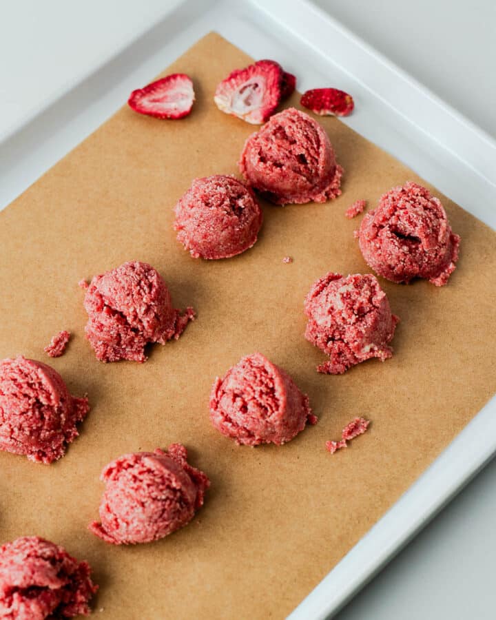 Chocolate Strawberry Protein Balls with Cashew Butter – Fit Mama Real Food