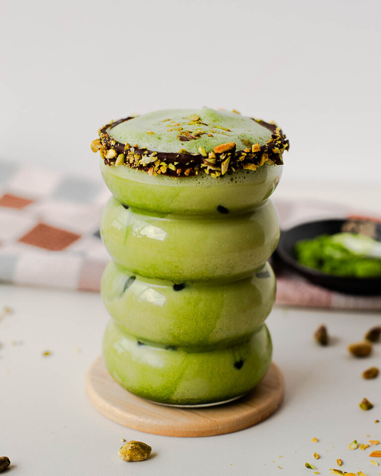 Iced Pistachio Matcha Latte Recipe (10g Protein) – Fit Mama Real Food